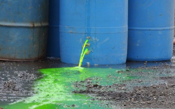 How to Set Up and Use Spill Trays and Control Kits for Effective Spill ...